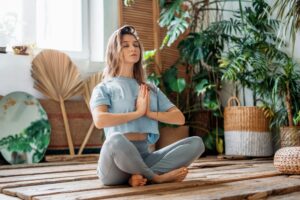 Aleve (Naproxen) and Alcohol: Effects, Risks & Interactions